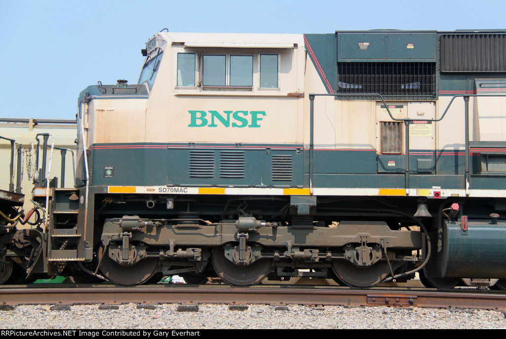 BNSF 9437 cab closeup